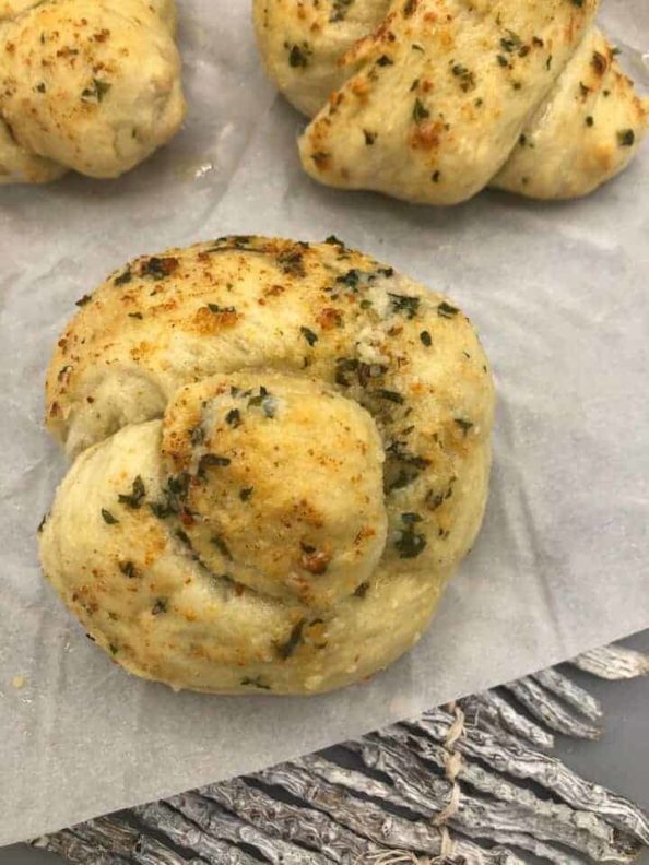 Air Fryer Garlic & Herb Biscuits - Fork To Spoon