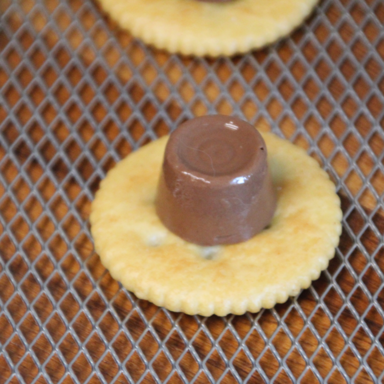 Air Fryer Rolo Stuffed Ritz Crackers - Fork To Spoon