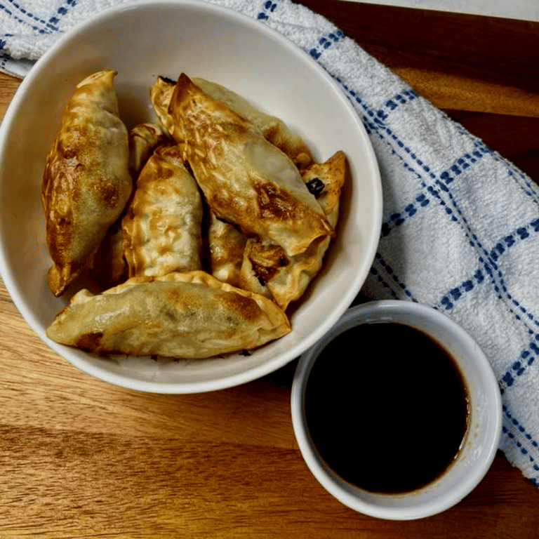 Bibigo Mandu Recipes | Steamed Mandu with Chili Garlic Dipping Sauce ...