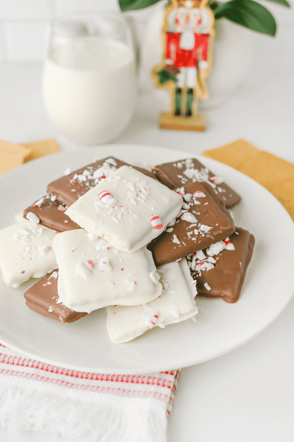 Easy Peppermint Crunch Graham Crackers - Fork To Spoon