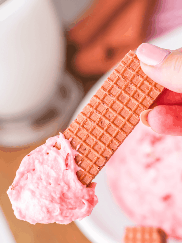 Easy 2 Minute Peppermint Fluff (No Bake) - Fork To Spoon